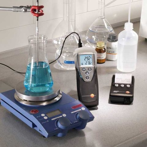 Thermomètre Testo 720 à sonde interchangeable. Résolution 0,1 °C.