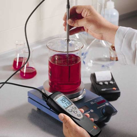 Thermomètre Testo 720 à sonde interchangeable. Résolution 0,1 °C.